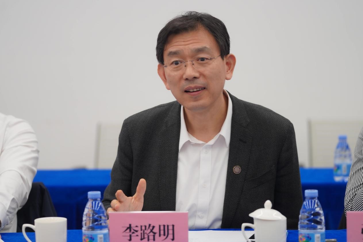 Tsinghua President Li Luming visits SIGS